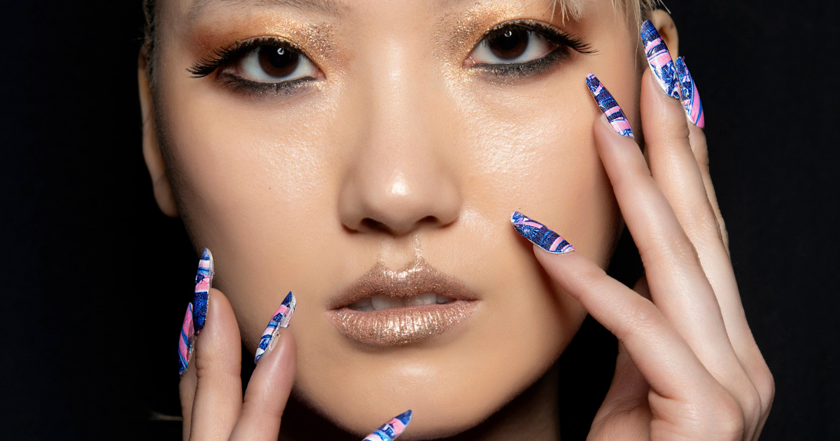 Galerie: Pucci nails: Nejžádanější manikúra léta 2025 podle slavné módní značky | Marianne.cz